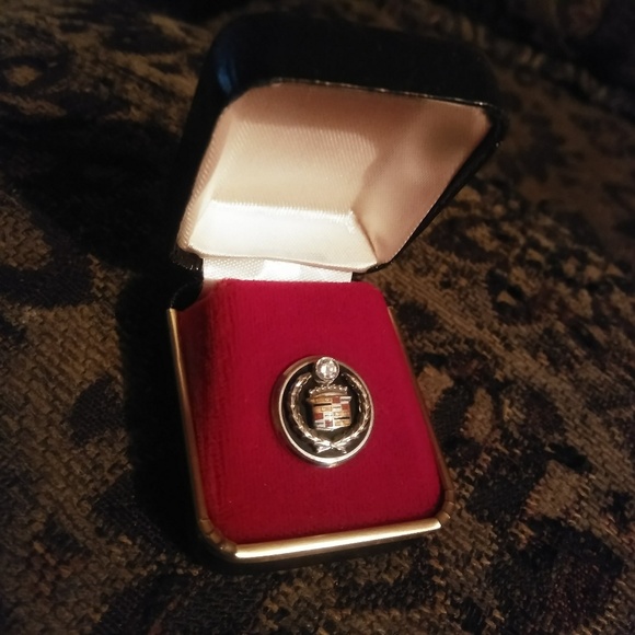 Cadillac | Accessories | Cadillac Tielapel Pin K White Gold Wdiamond ...